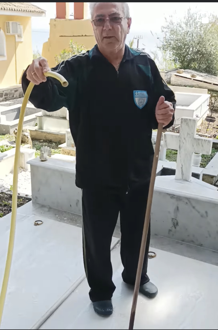 Ντίνος Κωστάκης: Πονεμένη ιστορία τα νεκροταφεία στη Ζάκυνθο | Prisma ...